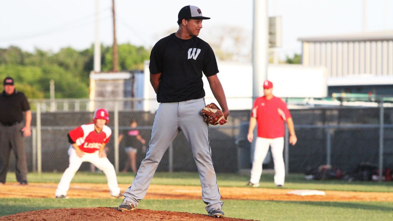 Two walks, one HBP and a 99.00 ERA: Patrick Mahomes on his only college ...