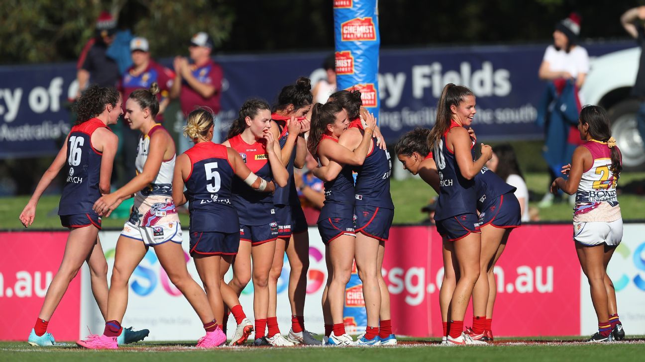 Daisy Pearce injured in Melbourne Demons' AFLW win - ESPN