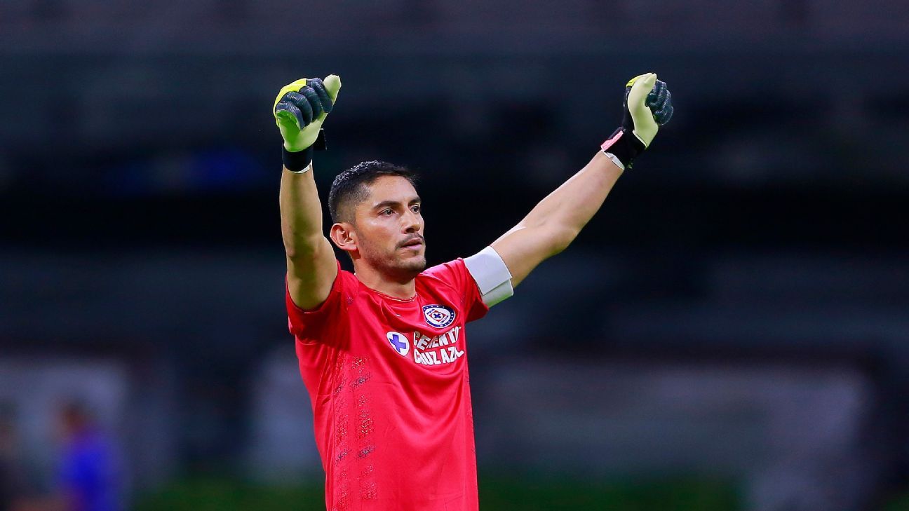 Jesús Corona vuelve a la convocatoria de Cruz Azul, tras 56 días de ...