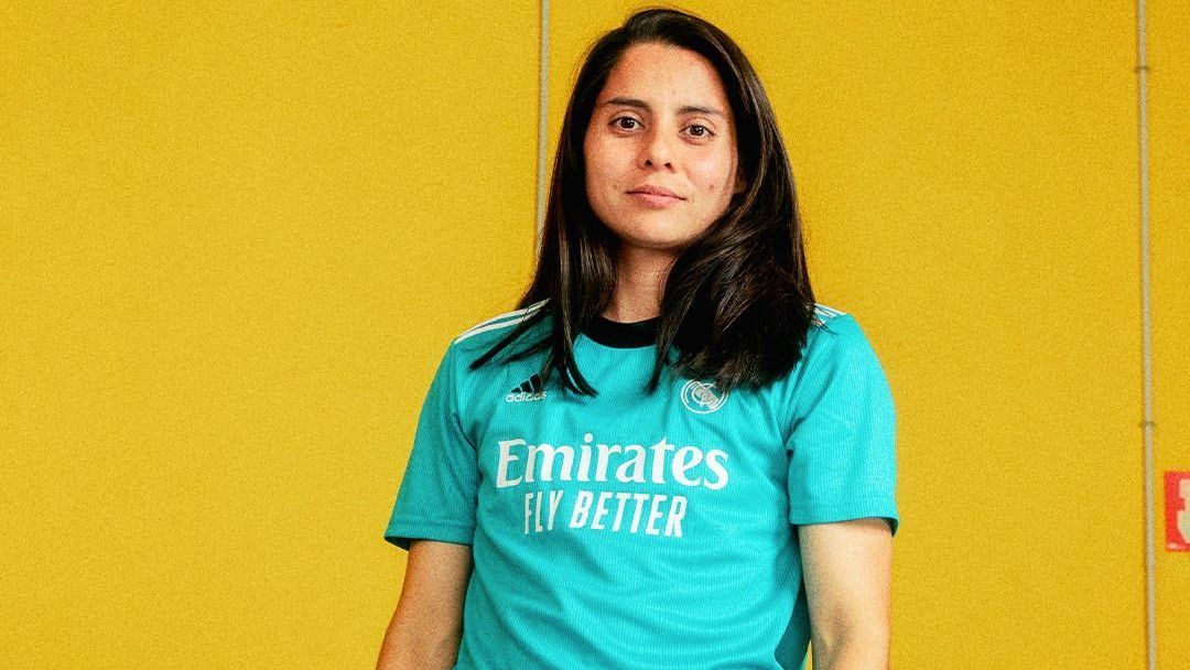 Mexicana Kenti Robles posó con nuevo uniforme alterno del Real Madrid ...