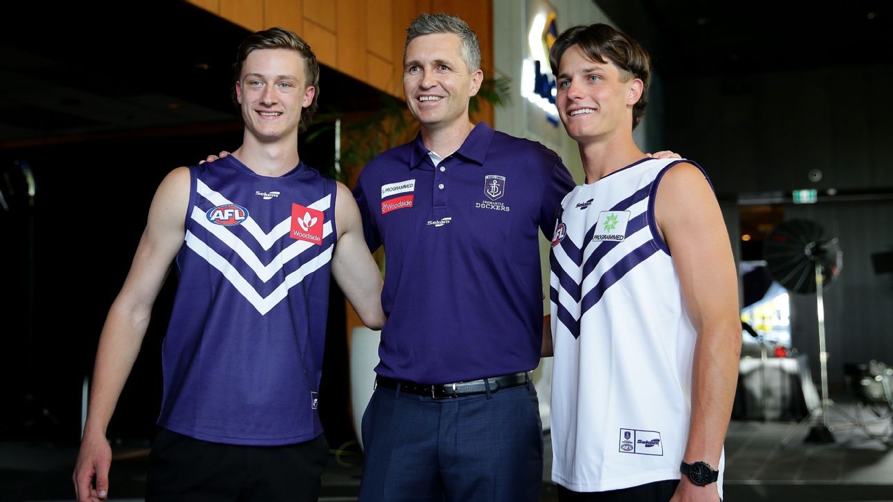 Afl Fremantle Dockers Re Sign Coach Justin Longmuir Until 2024 Espn