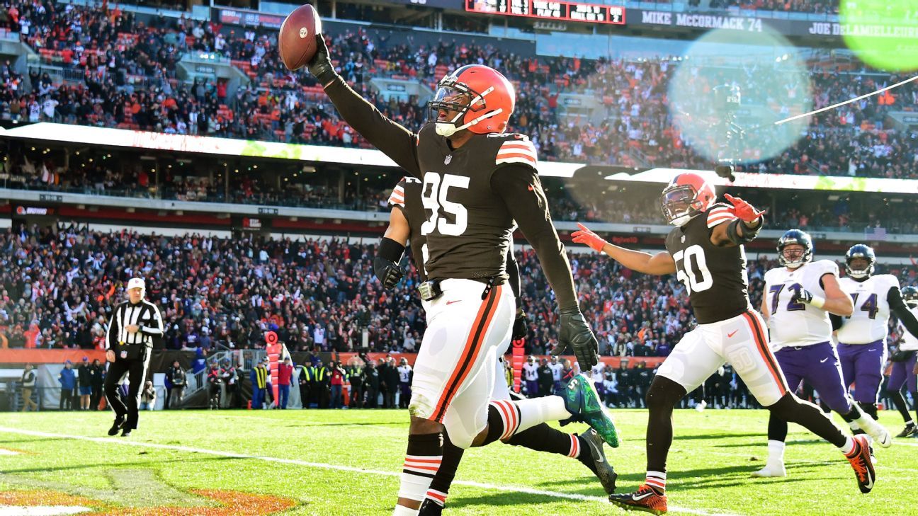 Myles Garrett sets Cleveland Browns record with sack, forces fumble and ...