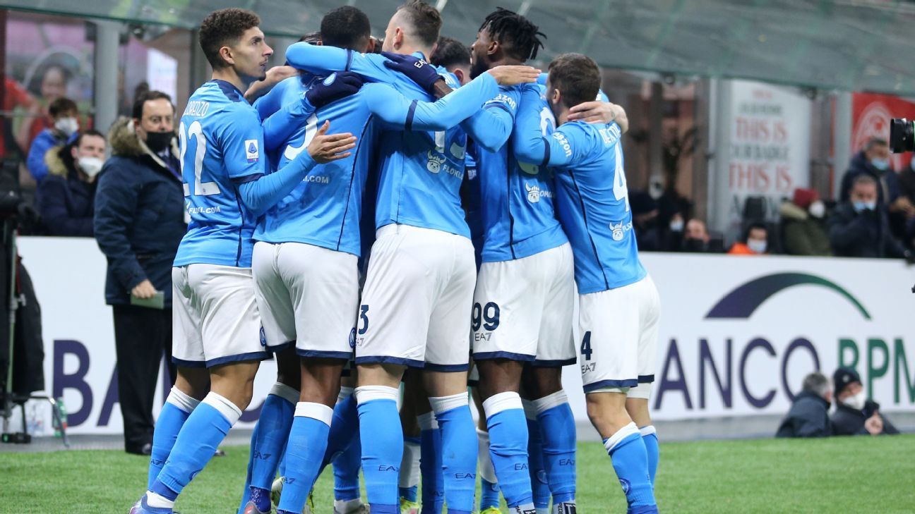 Italiano: Napoli vence o Milan fora de casa e assume a vice-liderança ...