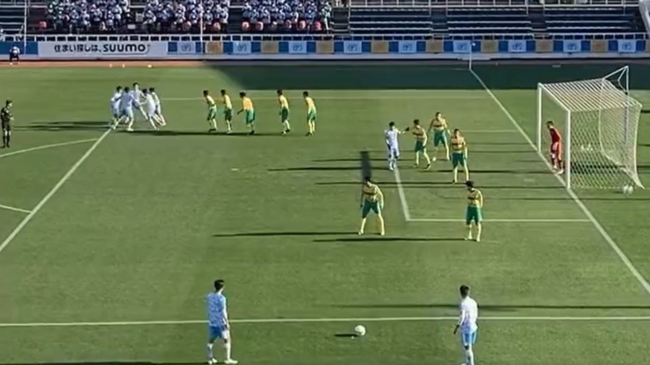 Japanese high school team's bizarre free kick routine goes viral - ESPN