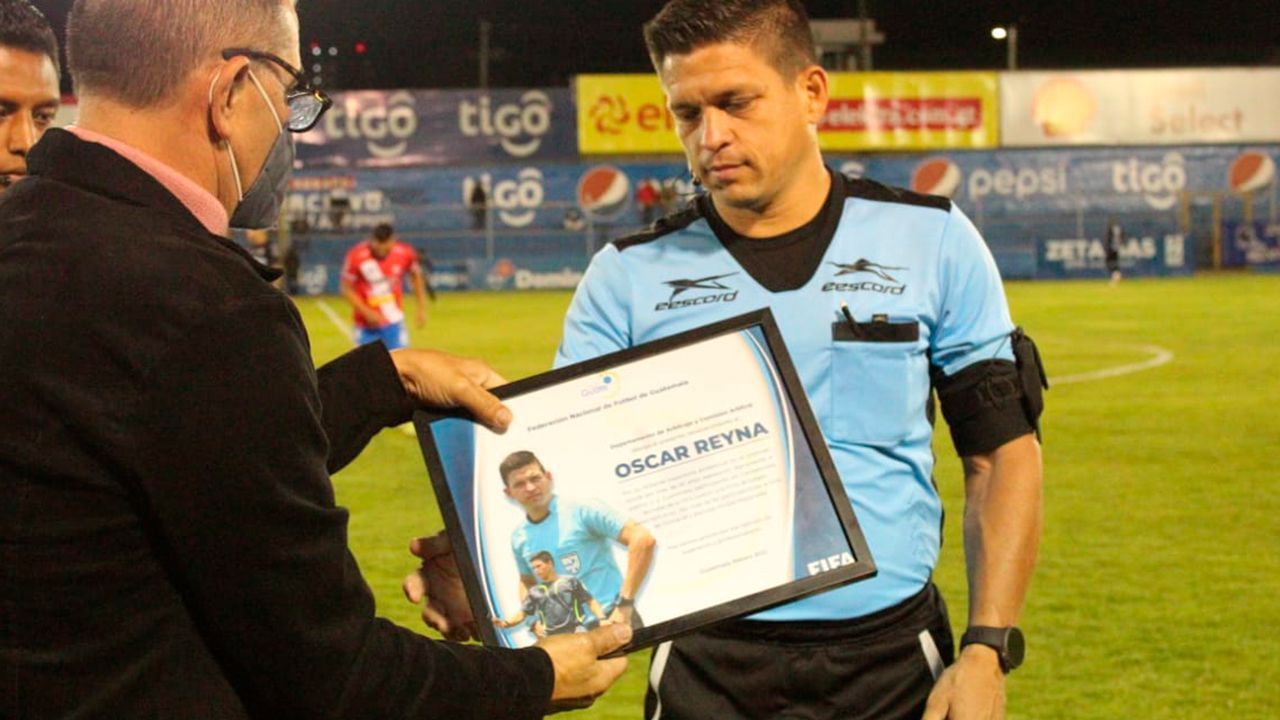 Oscar Reyna guarda el silbato y le pone punto final a su carrera en el ...