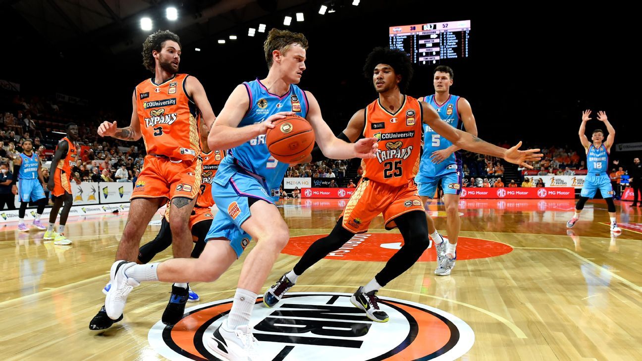 NBL Round 11 New Zealand Breakers hold out Cairns Taipans in thriller ...