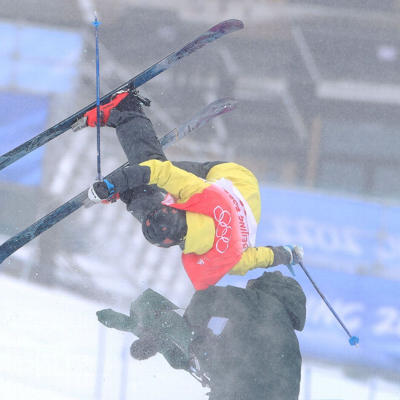 Olympic ski halfpipe qualifier filled with scary crashes - ESPN