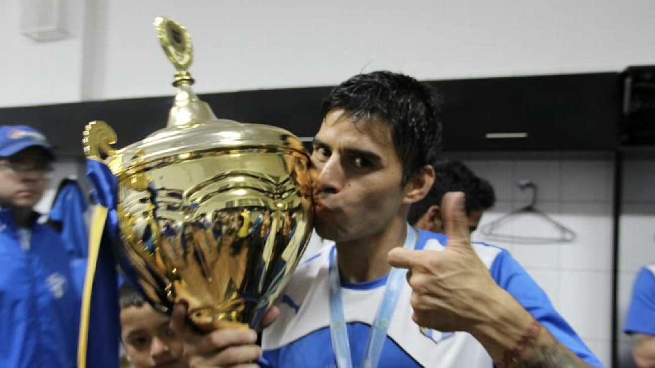 Paolo Suárez festeja el título de Comunicaciones y lanza dardo a ...