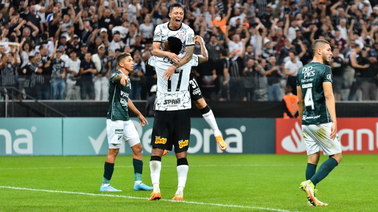 Corinthians aproveita gol contra mais bizarro do ano, bate Deportivo ...