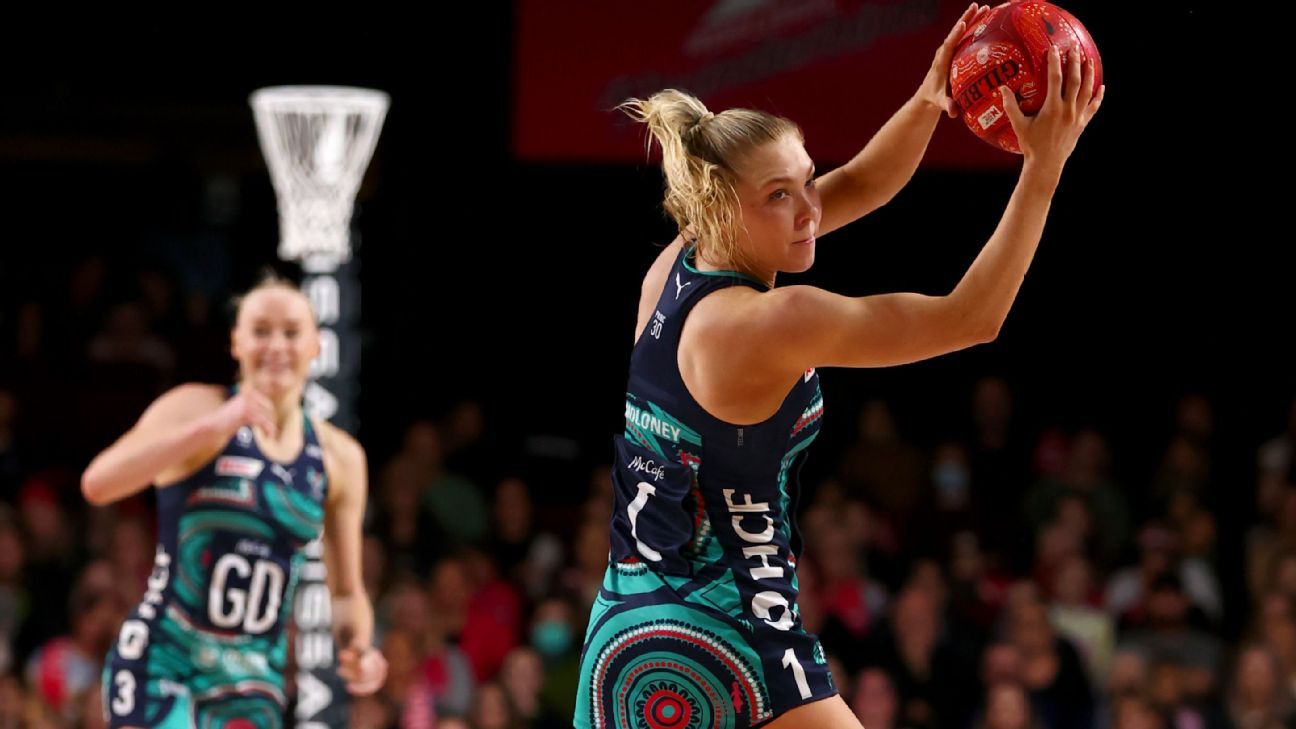 Super Netball Melbourne Vixens defeat Adelaide Thunderbirds to clinch ...