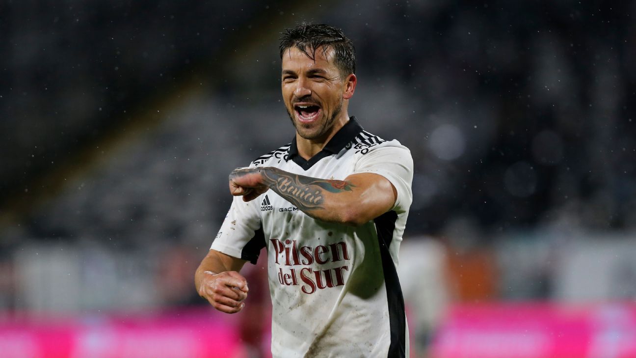 Gabriel Costa fue homenajeado por sus 100 partidos con Colo Colo - ESPN