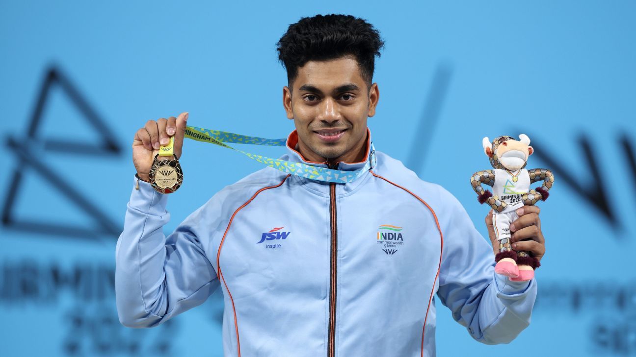 CWG 2022: Achinta Sheuli wins gold in men's 73kg weightlifting - ESPN