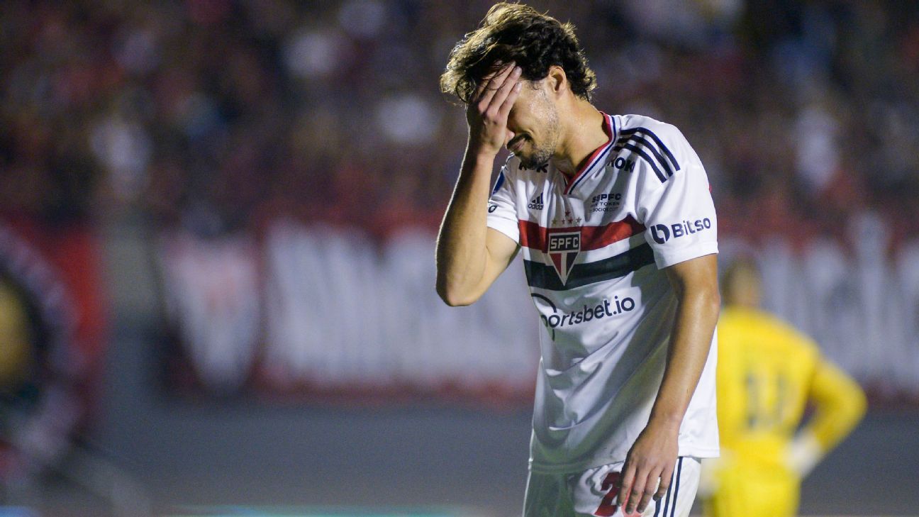 Igor Gomes cai em desgraça no São Paulo após expulsão e vira assunto ...