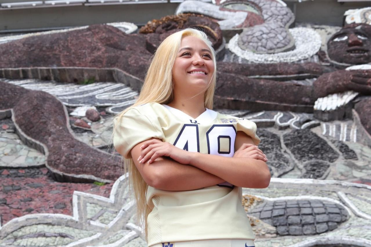 ¿Quién es Andrea Martínez, la primera pateadora mujer de Pumas CU? - ESPN