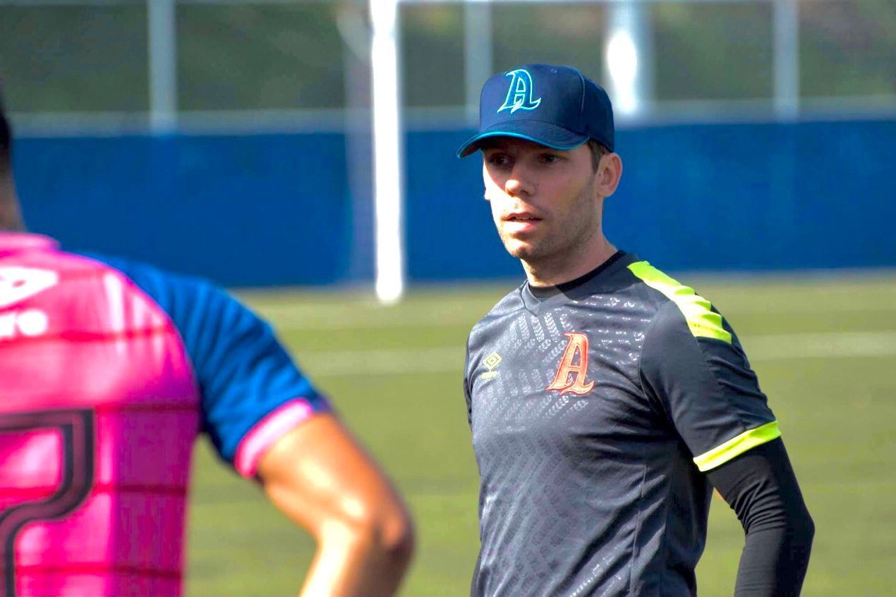 Santa Lucía apuesta por el técnico español Juan Cortés para retomar el ...
