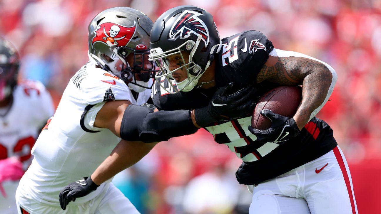 Falcons use all their depth in absence of Cordarrelle Patterson - ESPN ...