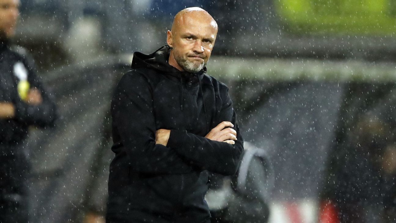 Dick Schreuder bedankt voor FC Groningen - ESPN