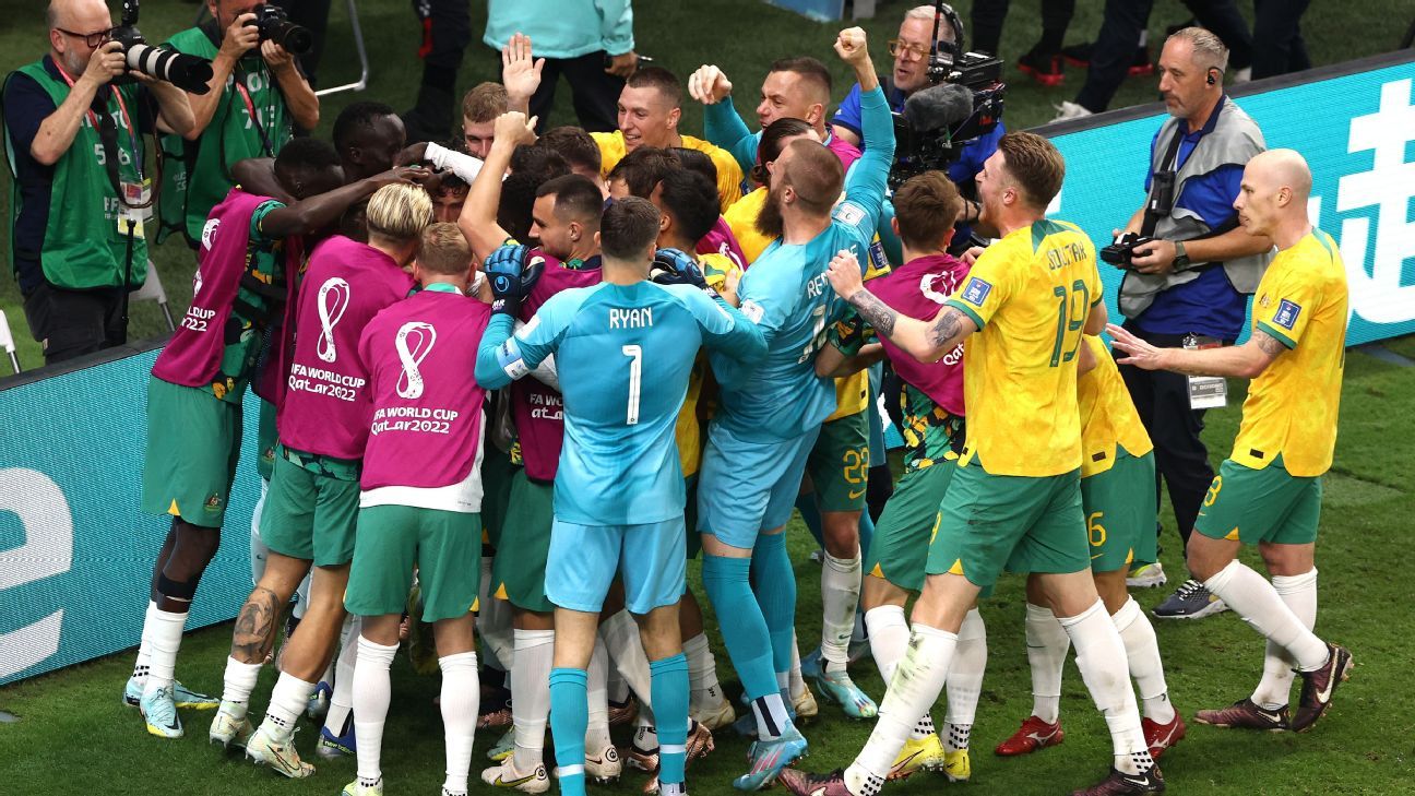 Australia inspire as Mat Leckie seals World Cup knockout spot - ESPN