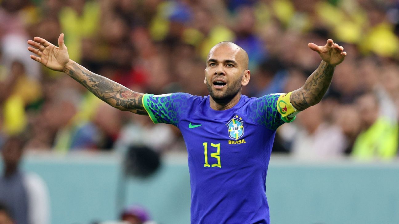 Daniel Alves faz alerta à seleção depois de derrota para Camarões: 'Não ...