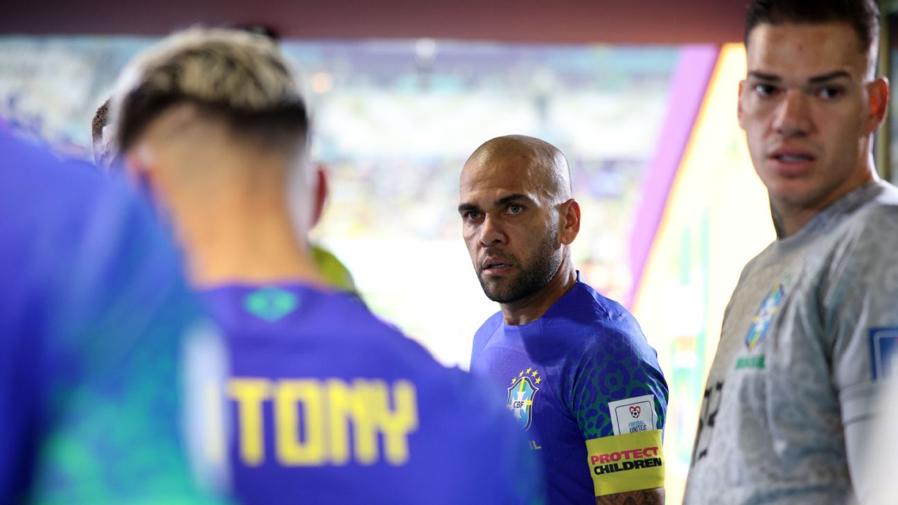 Daniel Alves fala em 'sensação ruim' após derrota e diz qual lição ...