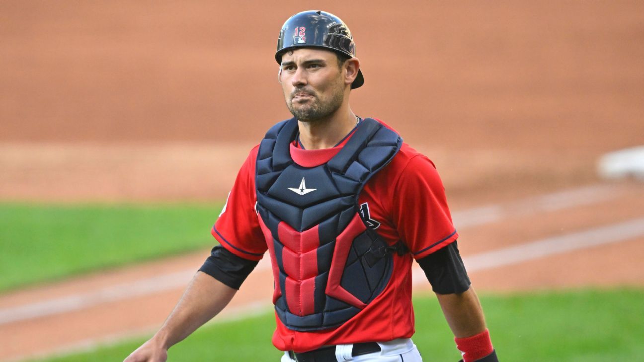 Catcher Luke Maile joins hometown Reds with 1-yr, $1.2M deal - ESPN