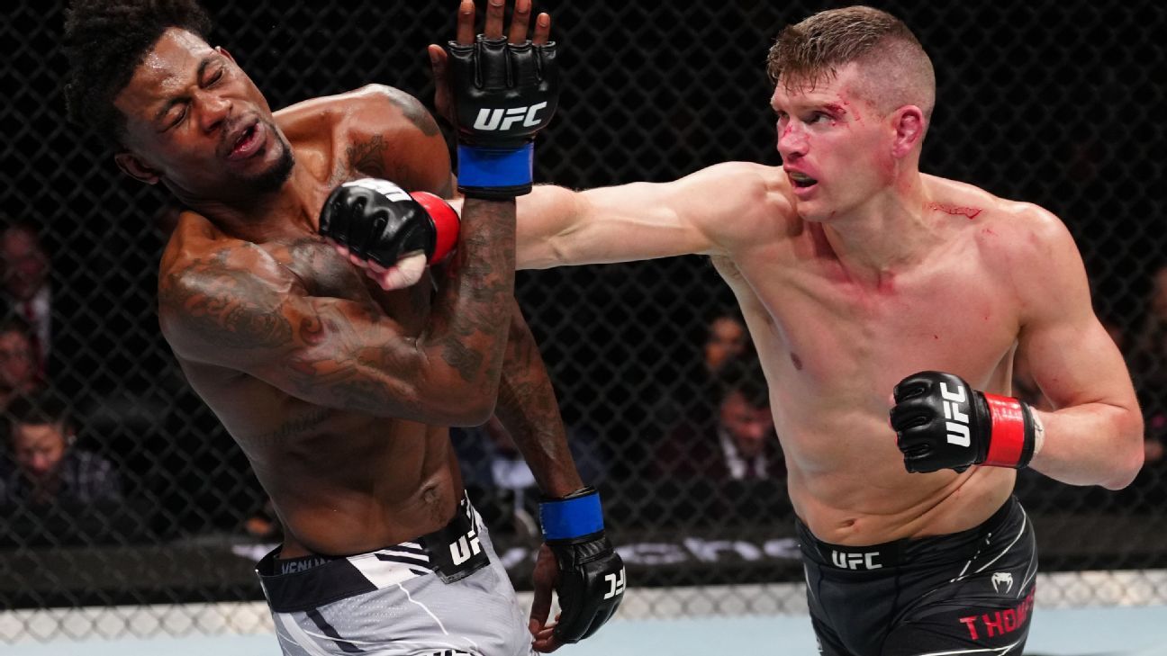 Imagem forte! Kevin Holland mostra foto da mão com 3 ossos quebrados ...