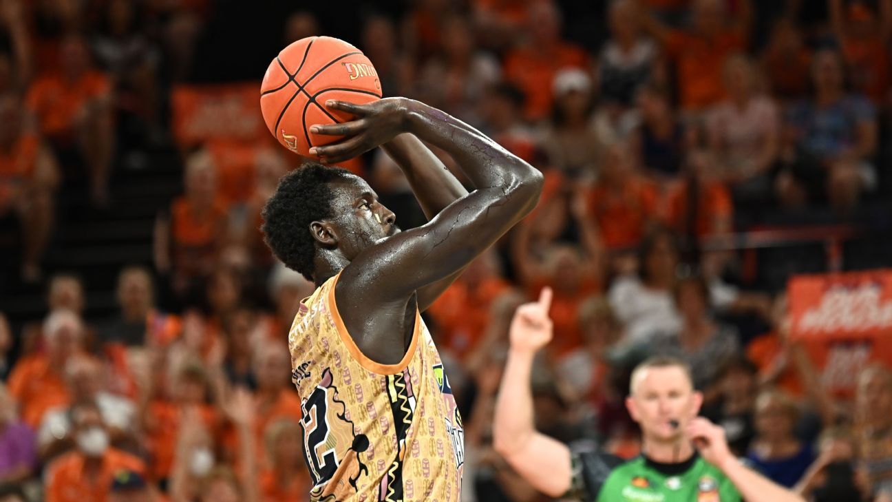 Taipans edge Bullets in QLD NBL derby - ESPN