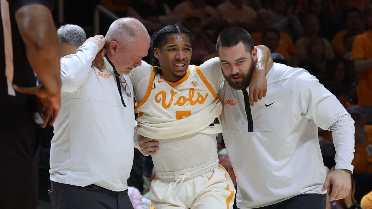 Vols' Zakai Zeigler exits win over Razorbacks with knee injury - ESPN