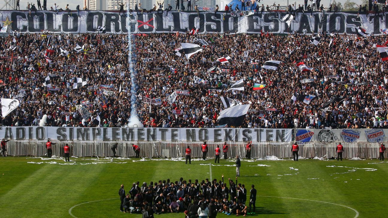 El singular lienzo de hinchas de Colo Colo en el Arengazo previo al ...