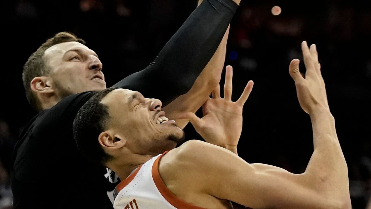 Texas center Dylan Disu's status for Miami tilt still day-to-day - ESPN