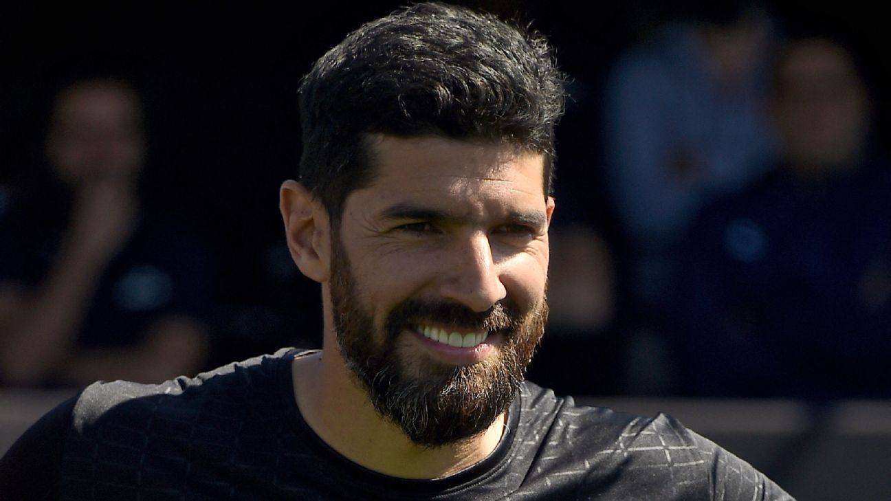 El "Loco" Abreu en SportsCenter: su análisis de la Celeste, y sus metas ...