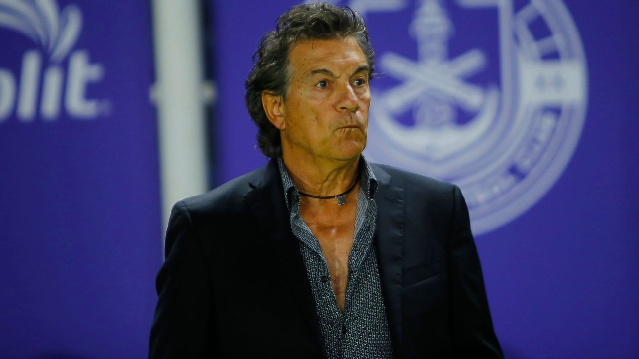 Mazatlán cesa a Rubén Omar Romano, Marco Fabián y a 7 jugadores más - ESPN