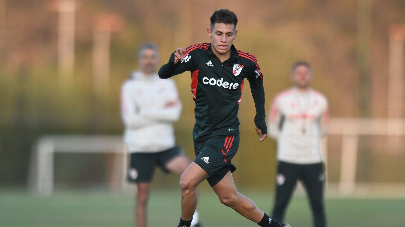 Claudio Echeverri está concentrado por primera vez con el plantel de ...