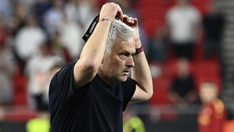 José Mourinho regaló medalla de subcampeonato en Europa League - ESPN