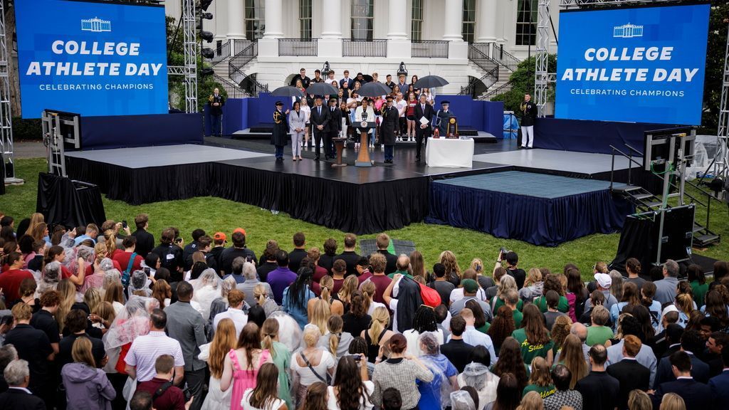 1,000-plus student athlete champions visit White House - ESPN