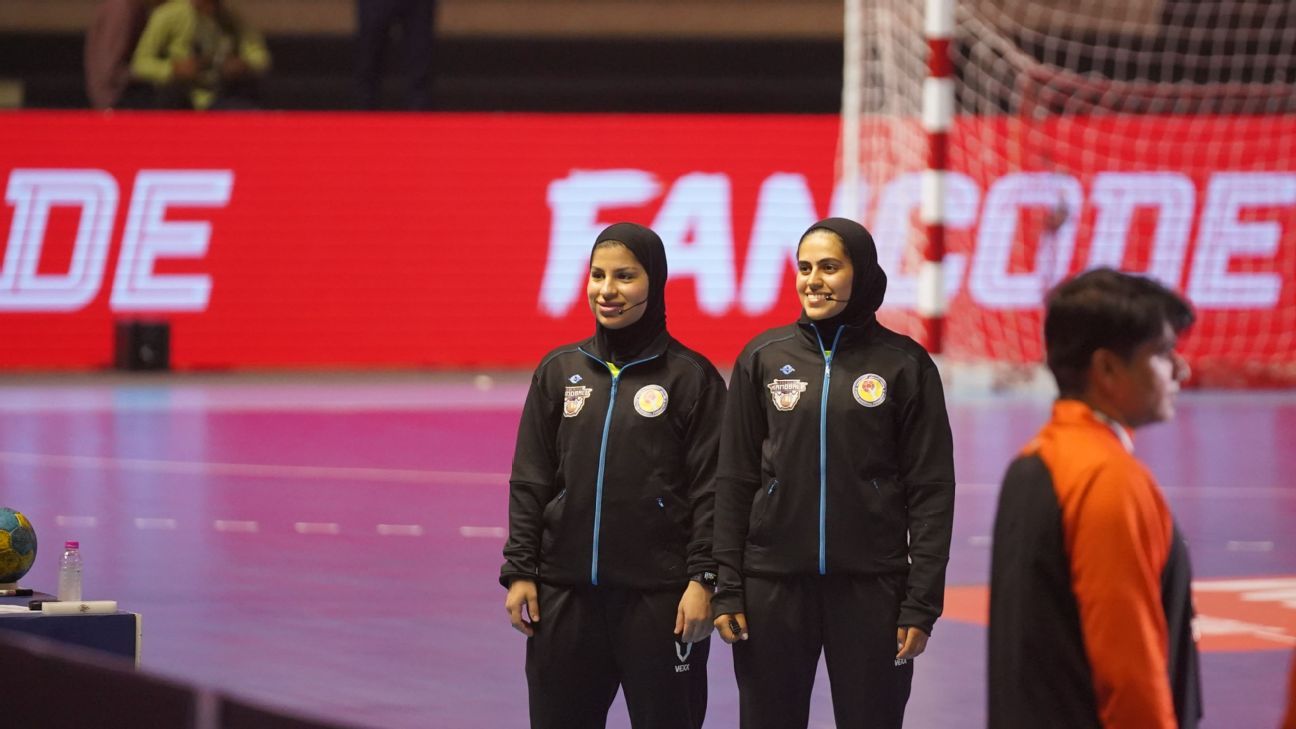 Premier Handball League: Two women referees from Kuwait show how to ...