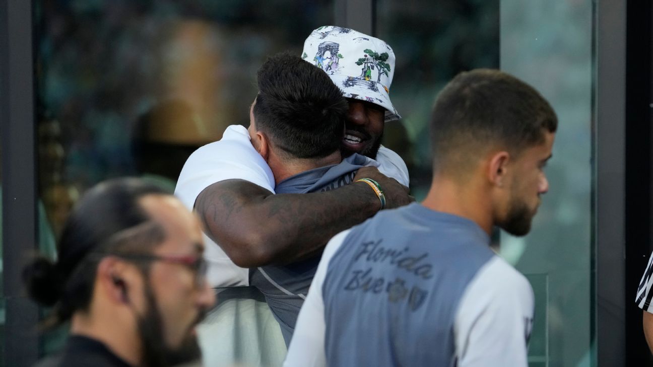 LeBron James fue a ver a Messi y lo abrazó antes de su debut - ESPN