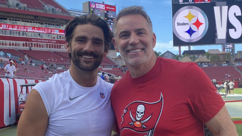 Bucs WR Kade Warner makes NFL debut where dad Kurt played last Super ...