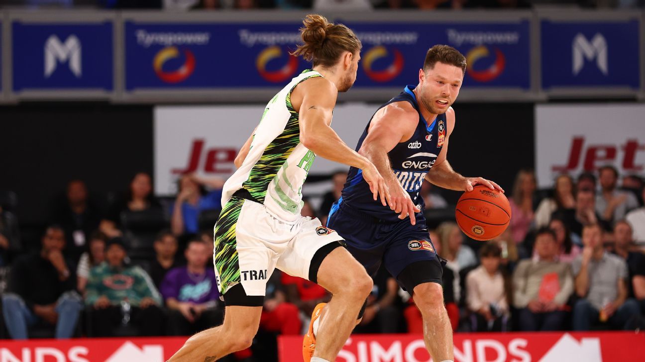 NBL Round 1 Dellavedova fires United to derby win in NBL opener - ESPN