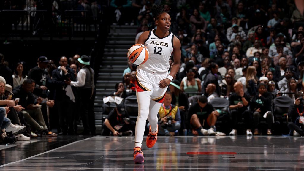 Aces' Chelsea Gray hobbled, status unclear for Game 4 - ESPN