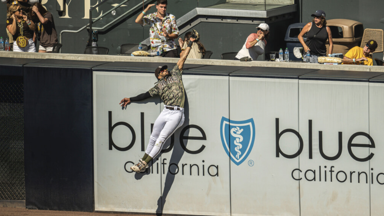 Fernando Tatis Jr. gana el Guante de Platino de la Liga Nacional - ESPN