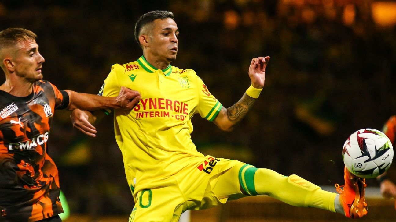 Adson escolhe Vasco por projeto e contrato e é aguardado no clube - ESPN