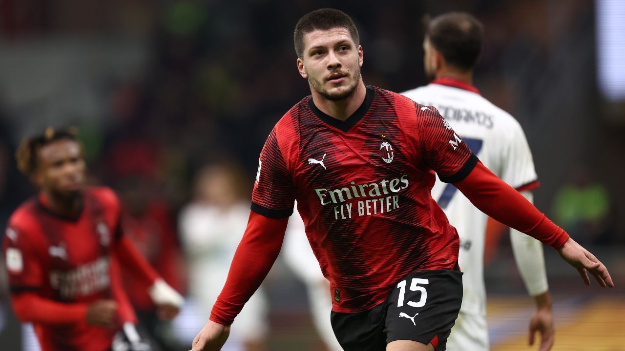 Milan goleia o Cagliari e vai às quartas de final da Copa da Itália - ESPN