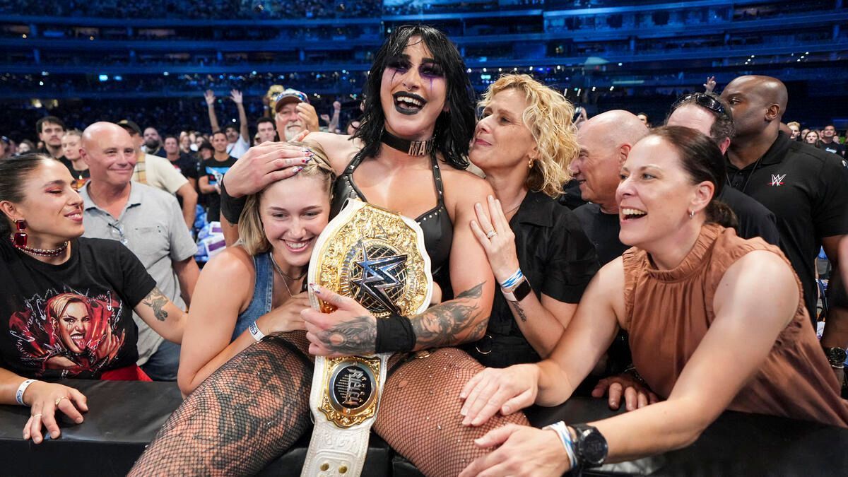 Wwe Elimination Chamber Results Becky Lynch And Drew Mcintyre Are