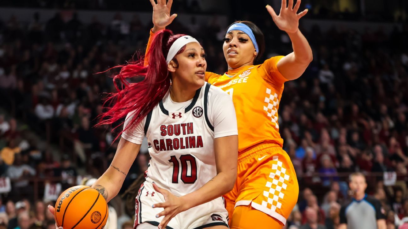 Cardoso reunited with family for South Carolina senior day - ESPN