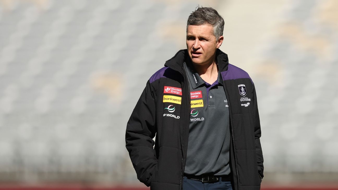 Fremantle lock in coach Justin Longmuir until 2025 - ESPN