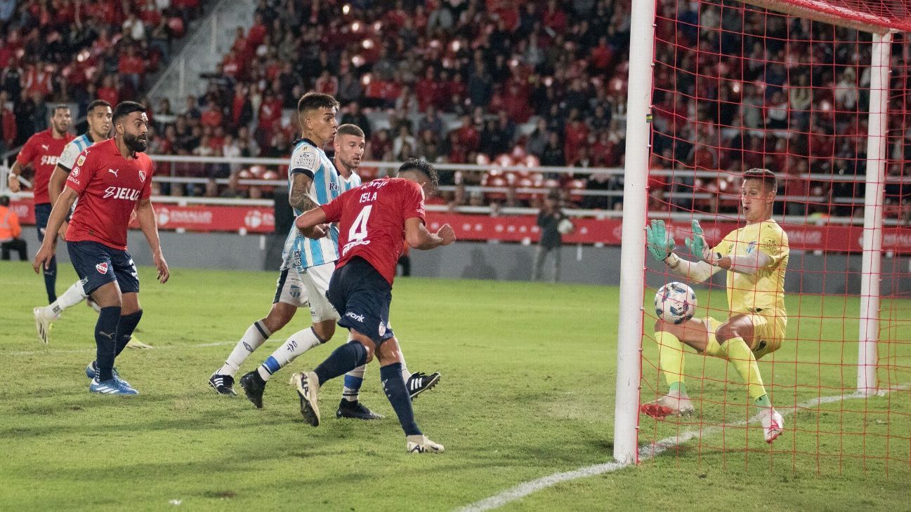 Mauricio Isla salvó a Independiente sobre la hora - ESPN