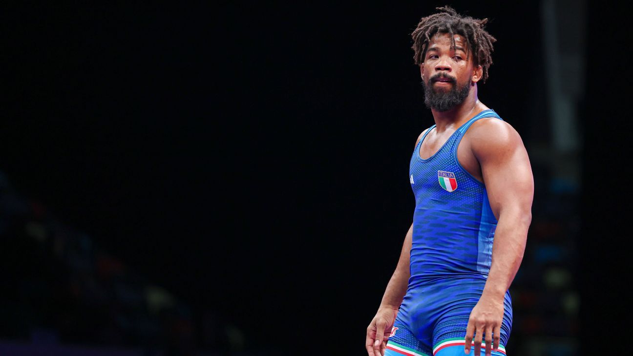 Wrestler says he rejected $300K bribe to throw match he lost - ESPN