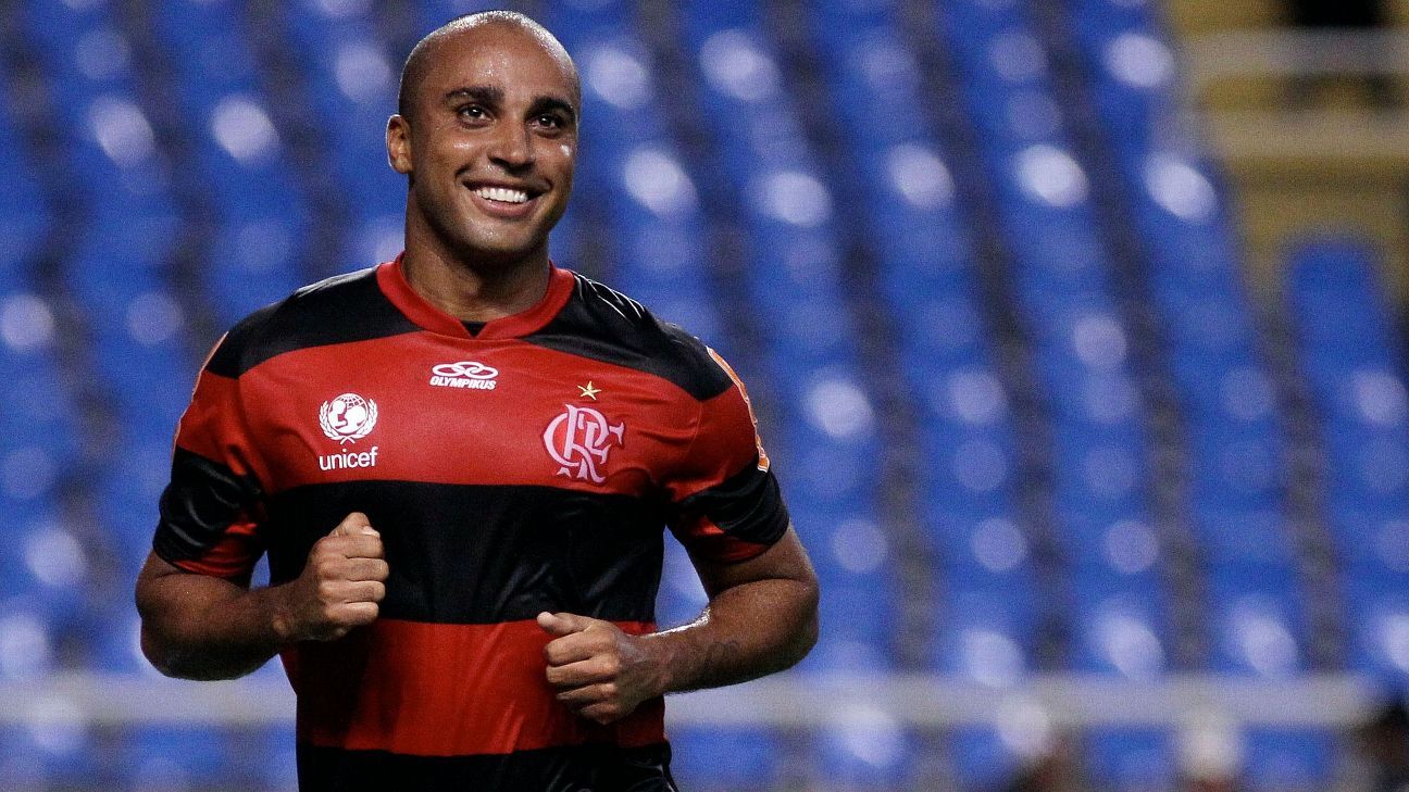 Deivid se diverte, lembra resenha com 'pai' Zico e diz por que gol ...