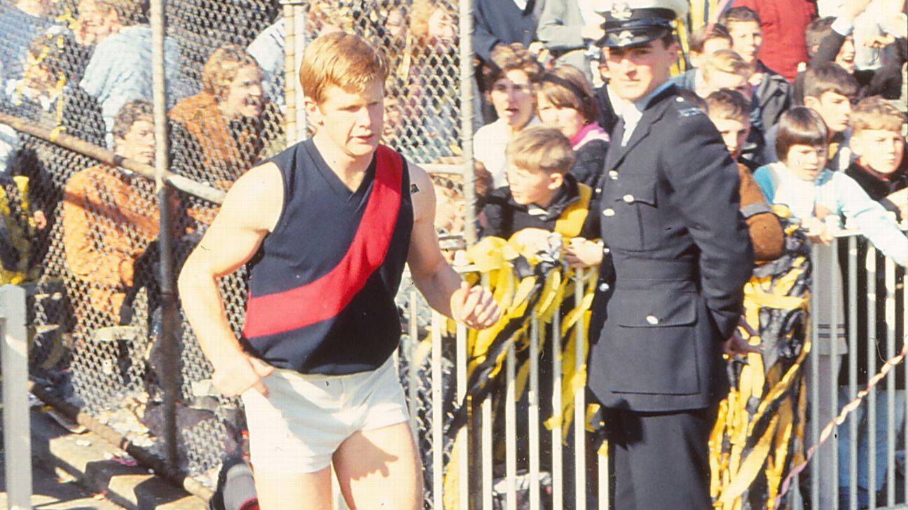 AFL: Former Bombers, Kangaroos captain Barry Davis dies at 80 - ESPN